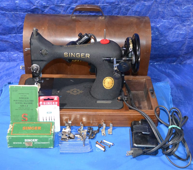 SINGER 128-23 LONG SHUTTLE BLACK CRINKLE SEWING MACHINE ATTACHMENTS