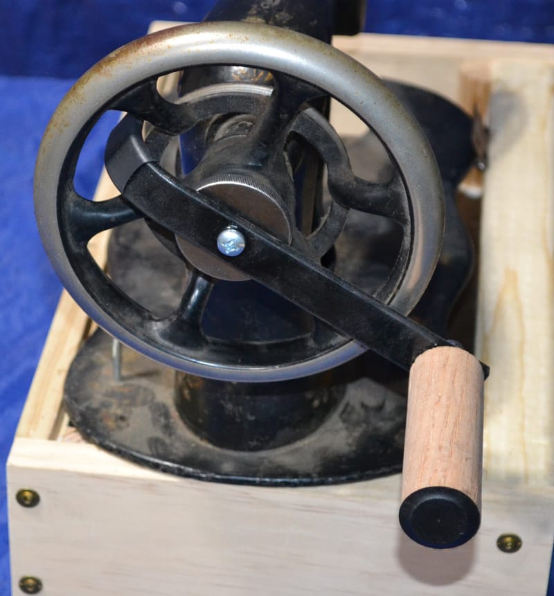 HAND CRANKS SINGER SEWING MACHINE