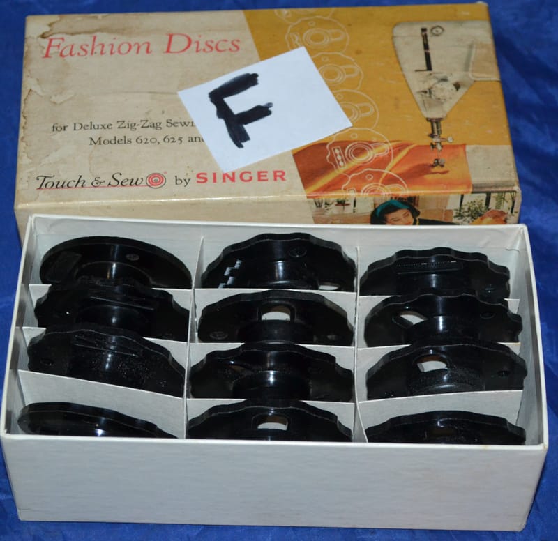 FASHION DISCS DELUXE ZIGZAG SEWING MACHINE