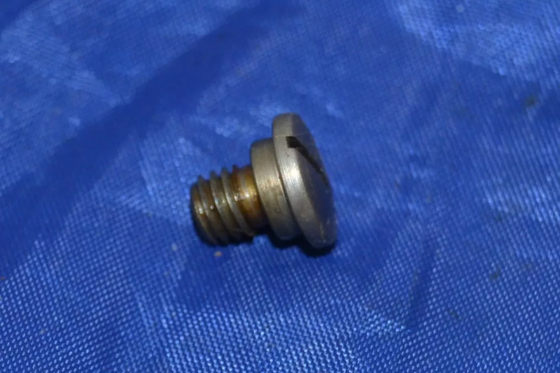 SCREW SINGER 301a SLANT SEWING MACHINE