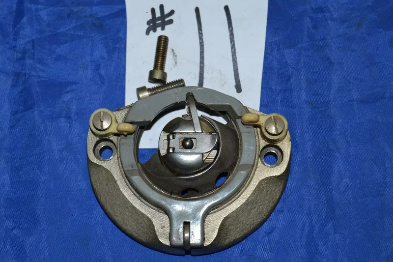 RACE ASSEMBLY SINGER 293B SEWING MACHINE