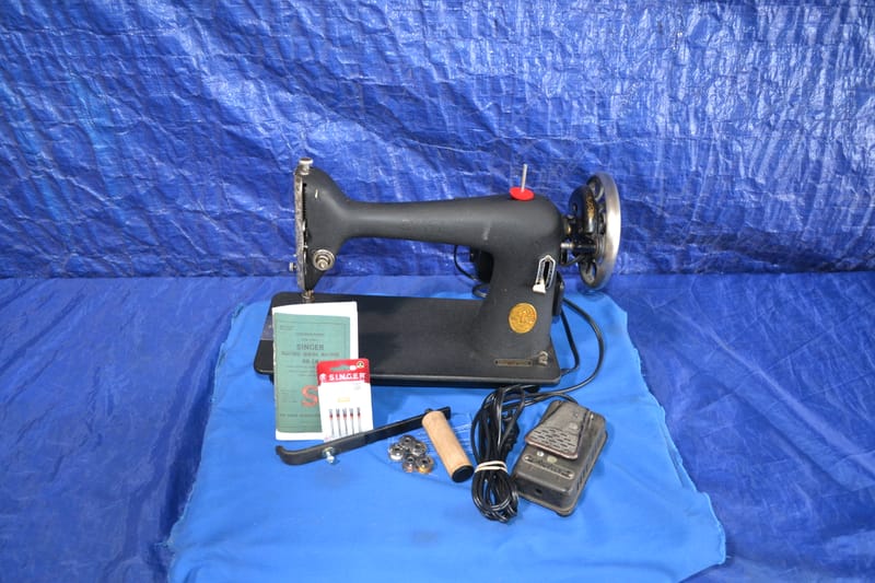 SINGER 66-18 CRINKLE SEWING MACHINE SERVICED & TESTED