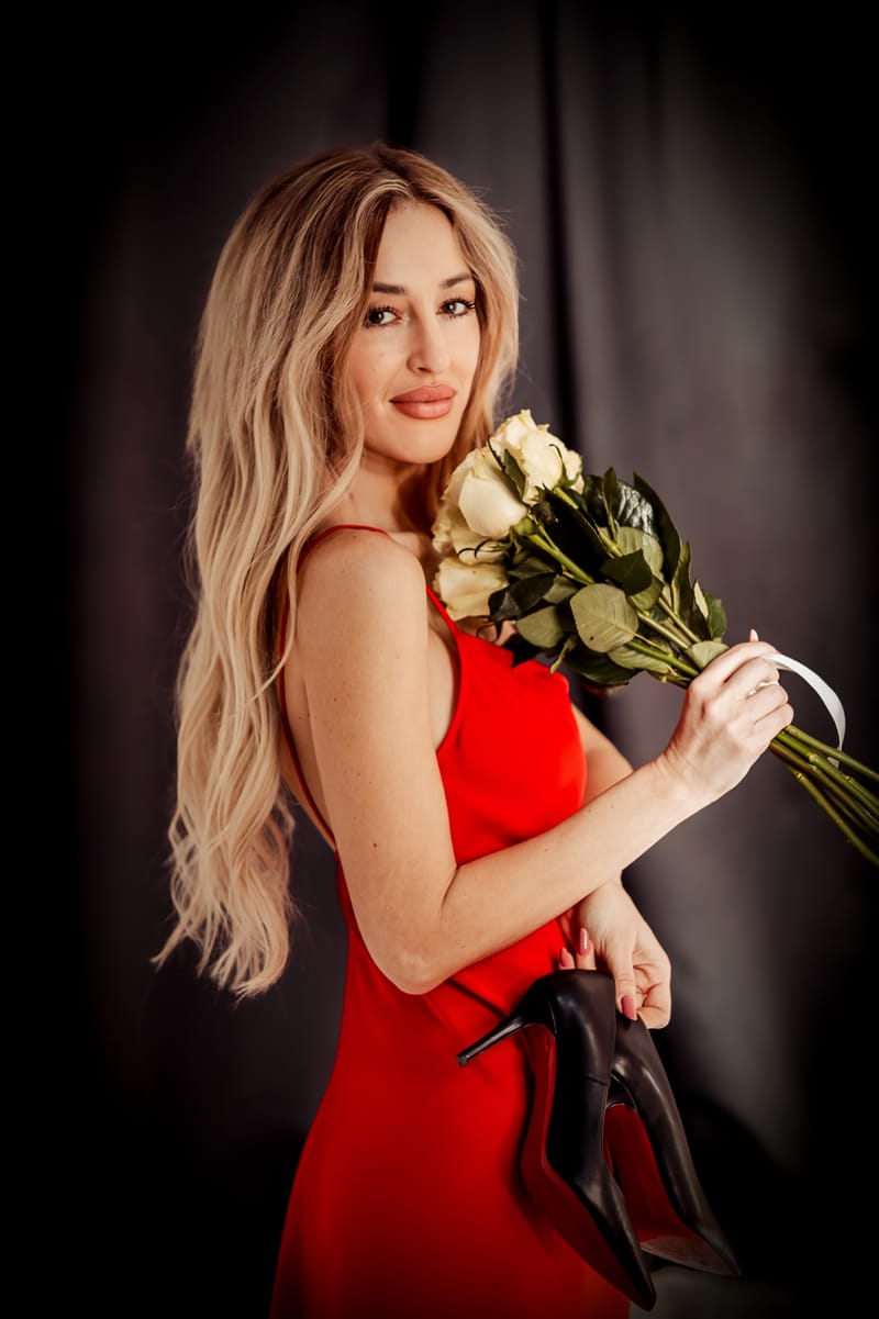 WELCOME TO IULIA ADAM’S WORLD - WHO AM I?