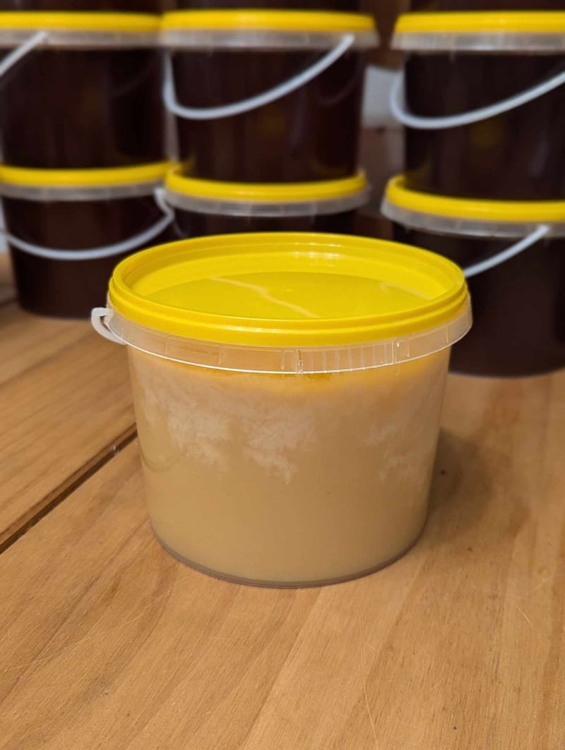 Ciets vasaras meža pļavu ziedu medus - 1kg - Annas Dravas Lielbritānijā