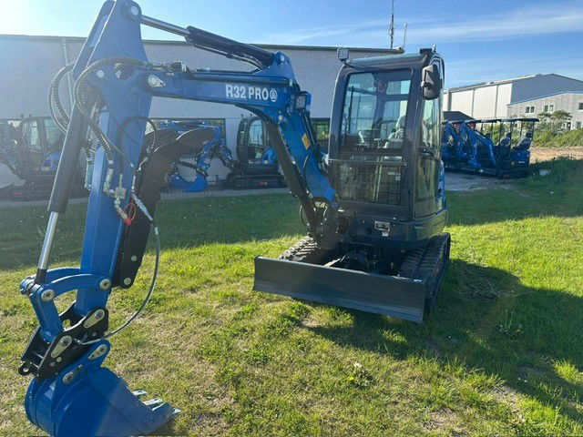 R32 PRO - Notaðar Vinnuvélar - Verkfæri Ehf