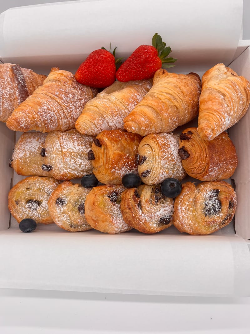Delight in our mini pastry platter!