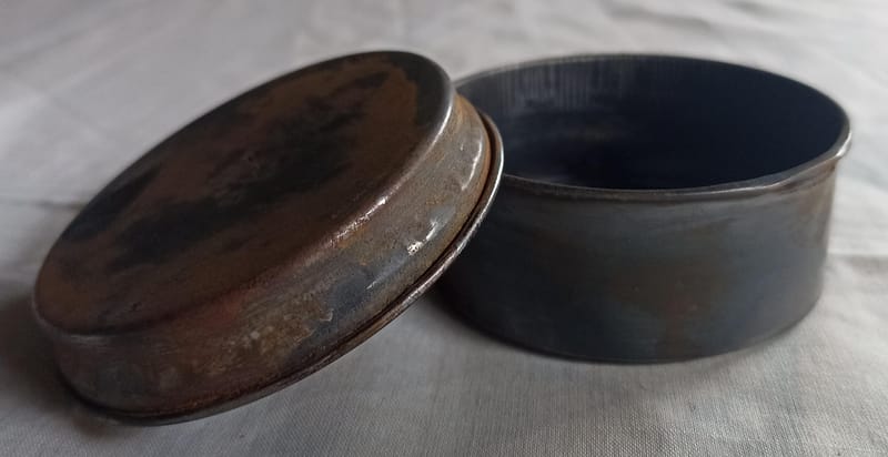 Cajita Waffen SS alemana (III Reich Hitler- Nazi- Alemania) WWII - ATTICAE