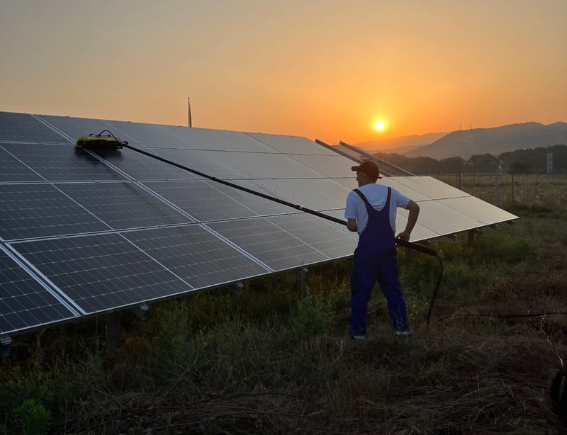 Solar Clean Solutions - ЧИСТЕЊЕ НА СОЛАРНИ ПАНЕЛИ