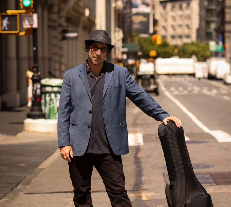 ARI JOSHUA: DIÁLOGO DESATADO - carousel