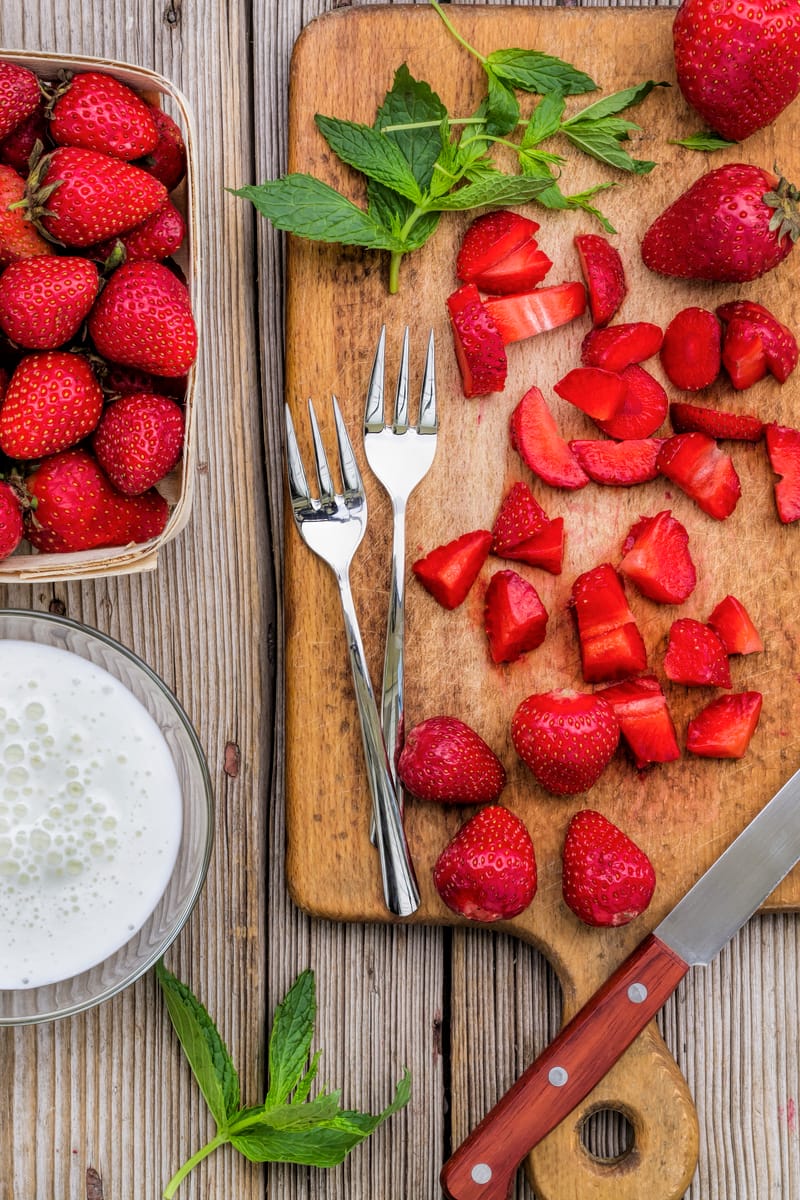 YOGURT WITH STRAWBERRIES - Despina's Kitchen
