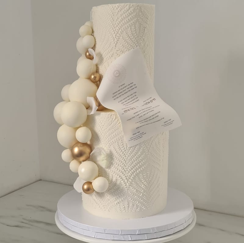 Floating Cake - Delicious Creations