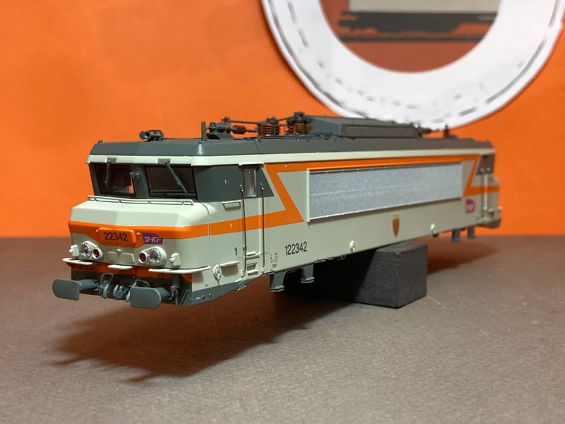 ls Models HO - caisse de locomotive BB 22200 béton logo carmillon BB 22342 SNCF - Ferromax