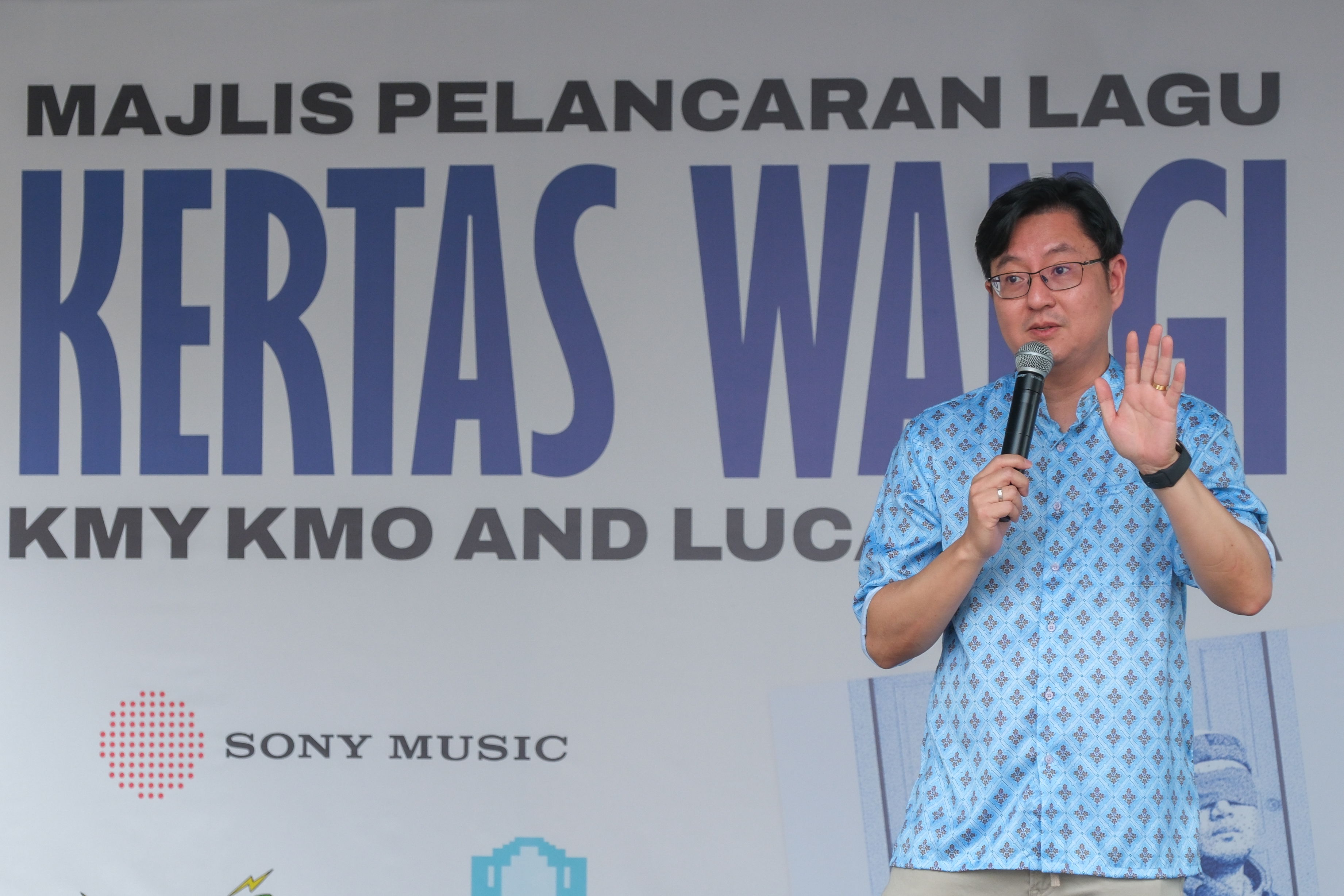 KMY KMO & LUCA SICKTA Lancar “Kertas Wangi”, Rap Reflektif Tentang ...
